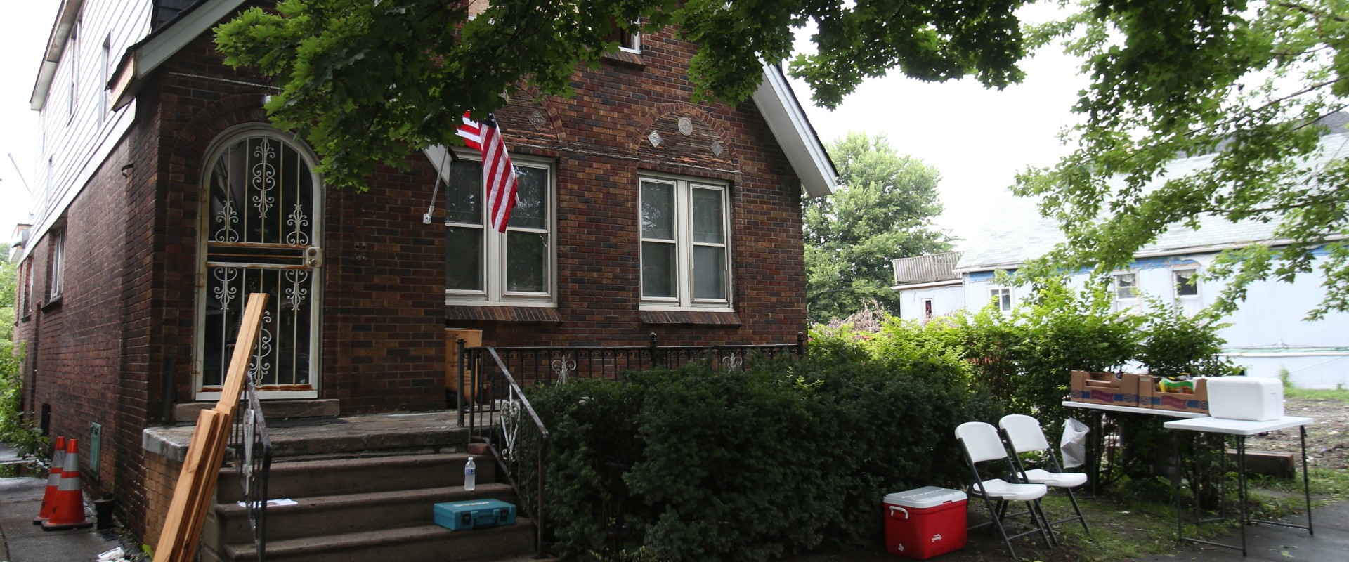 Where does rehab addict take place?